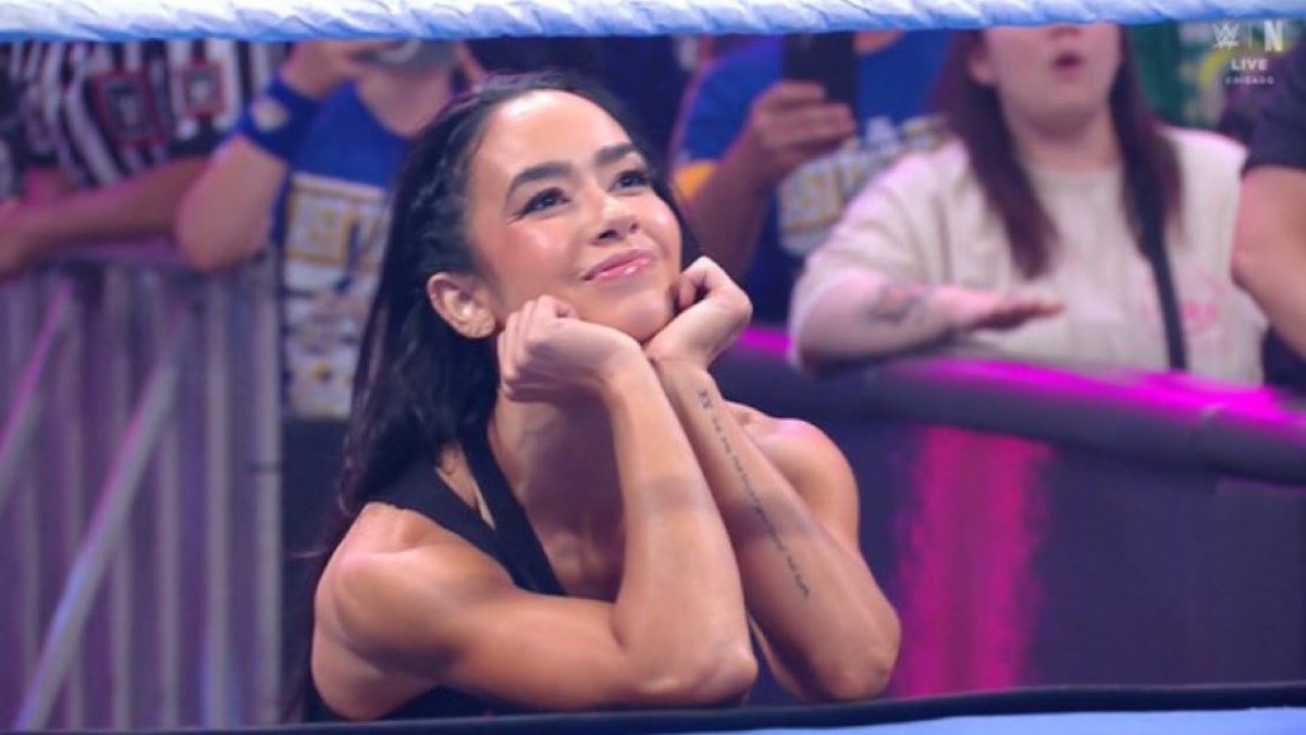 AJ Lee Returns To WWE After 10 Year Absence On SmackDown