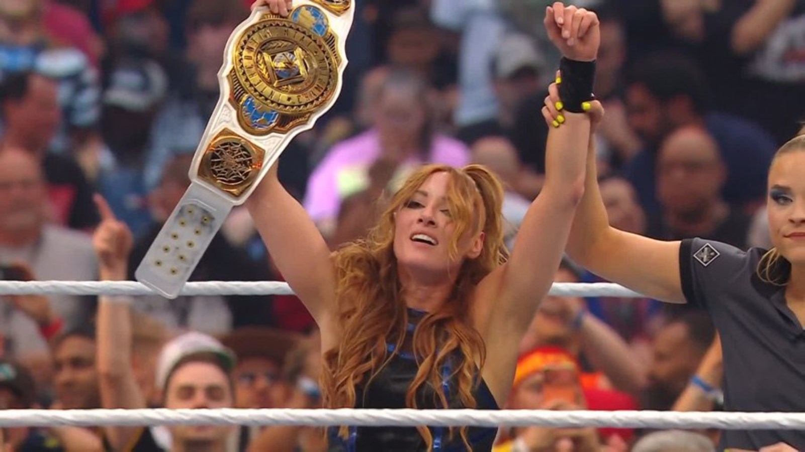 Becky Lynch Wins Women's Intercontinental Championship From AJ Lee At ...
