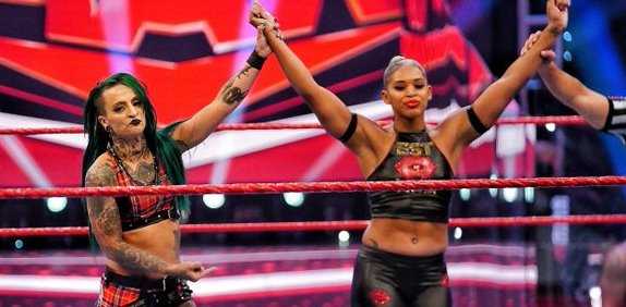Bianca Belair Returns On RAW And Teams With Ruby Riott To Defeat The ...