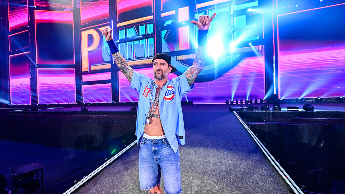 CM Punk APOLOGIZES To Fans In Saudi Arabia After Being Booed At NIGHT OF CHAMPIONS Kickoff Show