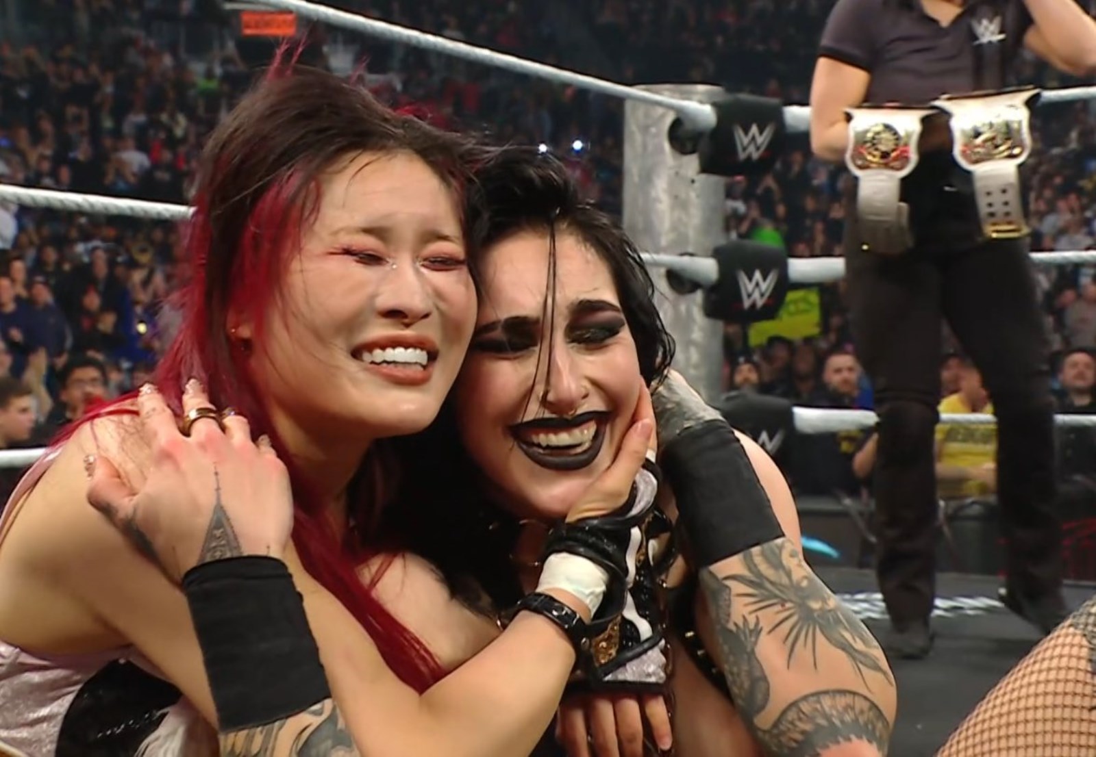 TITLE CHANGE! New WWE Women's Tag Team Champions Crowned On RAW ...