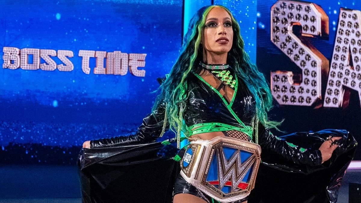 Update On Mercedes Moné/Sasha Banks' WWE Status As Triple H Teases Big ...